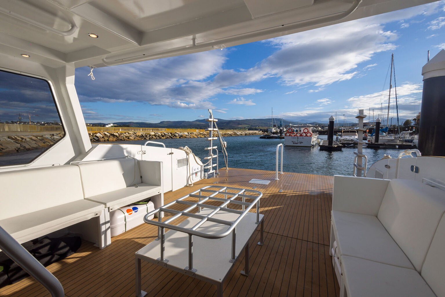 New hybrid jet boat Moggaro 1500 Dive Hybrid